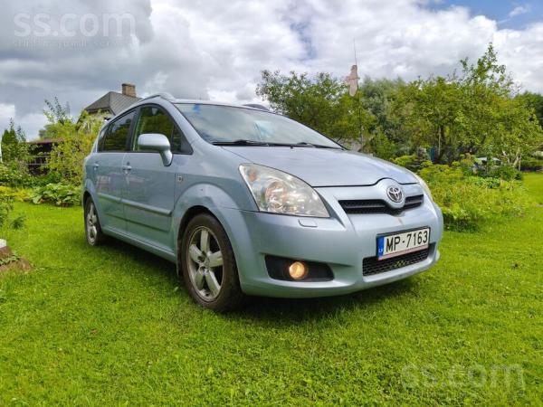 Blue Toyota Corolla Verso 2008 in Riga, with an engine capacity of 2.20 L and mileage of 308 thousand km for 2200 €, photo 3 on AUTOMOTO.COM.LV
