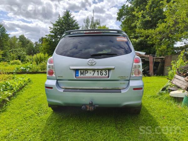 Zils Toyota Corolla Verso 2008 Rīga, ar dzinēja tilpumu 2.20 L un nobraukumu 308 tūkst. km par 2200 €, foto 4 vietnē AUTOMOTO.COM.LV
