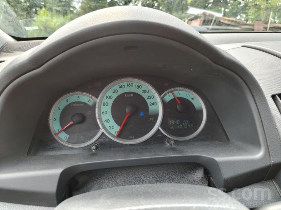 Blue Toyota Corolla Verso 2008 in Riga, with an engine capacity of 2.20 L and mileage of 308 thousand km for 2200 €, photo 6 on AUTOMOTO.COM.LV
