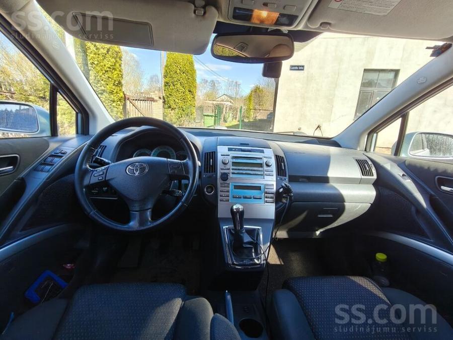 Blue Toyota Corolla Verso 2008 in Riga, with an engine capacity of 2.20 L and mileage of 308 thousand km for 2200 €, photo 7 on AUTOMOTO.COM.LV