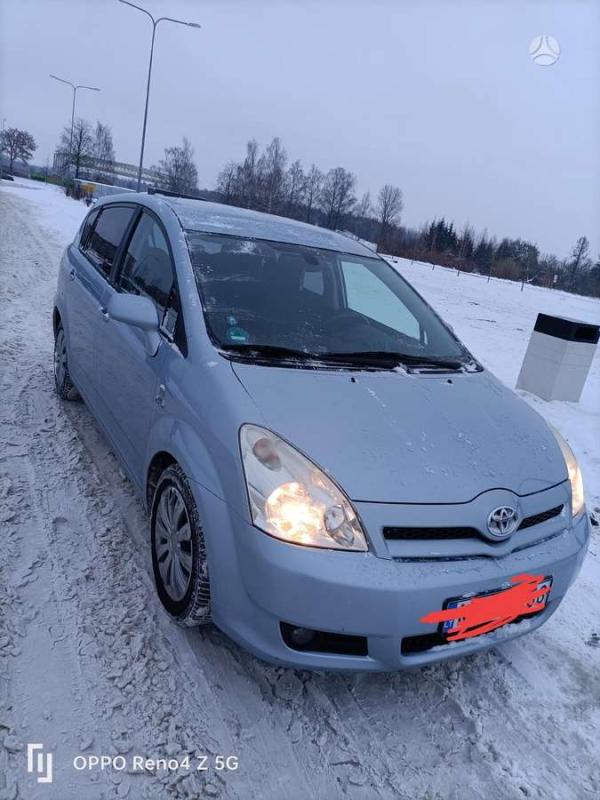 Zils Toyota Corolla Verso 2009 Mažeikiai, ar dzinēja tilpumu 2.20 L un nobraukumu 213 tūkst. km par 3900 €, foto 4 vietnē AUTOMOTO.COM.LV