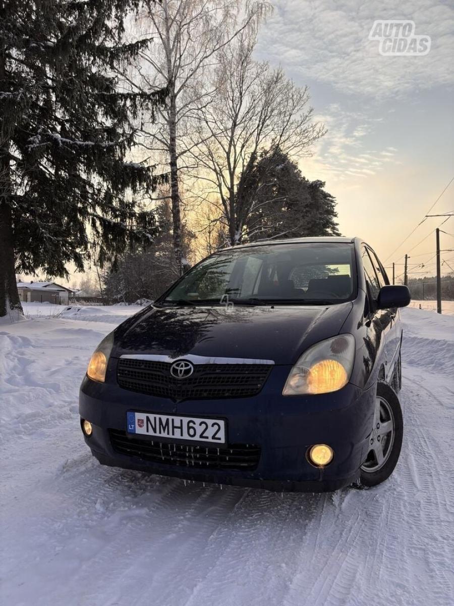 Zils Toyota Corolla Verso 2002 Viļņa, ar dzinēja tilpumu 2.00 L un nobraukumu 330 tūkst. km par 1250 €, foto 2 vietnē AUTOMOTO.COM.LV
