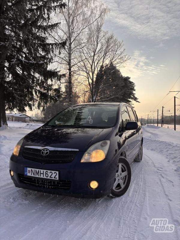 Zils Toyota Corolla Verso 2002 Viļņa, ar dzinēja tilpumu 2.00 L un nobraukumu 330 tūkst. km par 1250 €, foto 4 vietnē AUTOMOTO.COM.LV