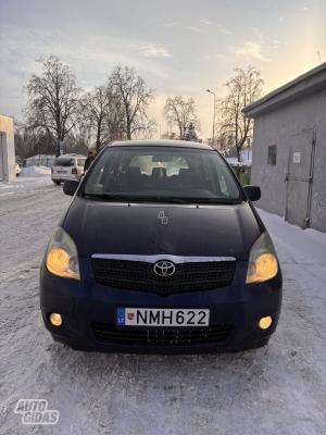 Zils Toyota Corolla Verso 2002 Viļņa, ar dzinēja tilpumu 2.00 L un nobraukumu 330 tūkst. km par 1250 €, foto 5 vietnē AUTOMOTO.COM.LV