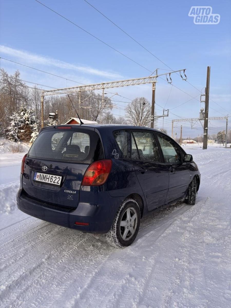 Zils Toyota Corolla Verso 2002 Viļņa, ar dzinēja tilpumu 2.00 L un nobraukumu 330 tūkst. km par 1250 €, foto 8 vietnē AUTOMOTO.COM.LV
