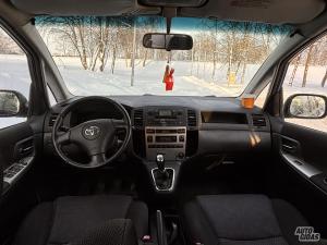 Zils Toyota Corolla Verso 2002 Viļņa, ar dzinēja tilpumu 2.00 L un nobraukumu 330 tūkst. km par 1250 €, foto 12 vietnē AUTOMOTO.COM.LV