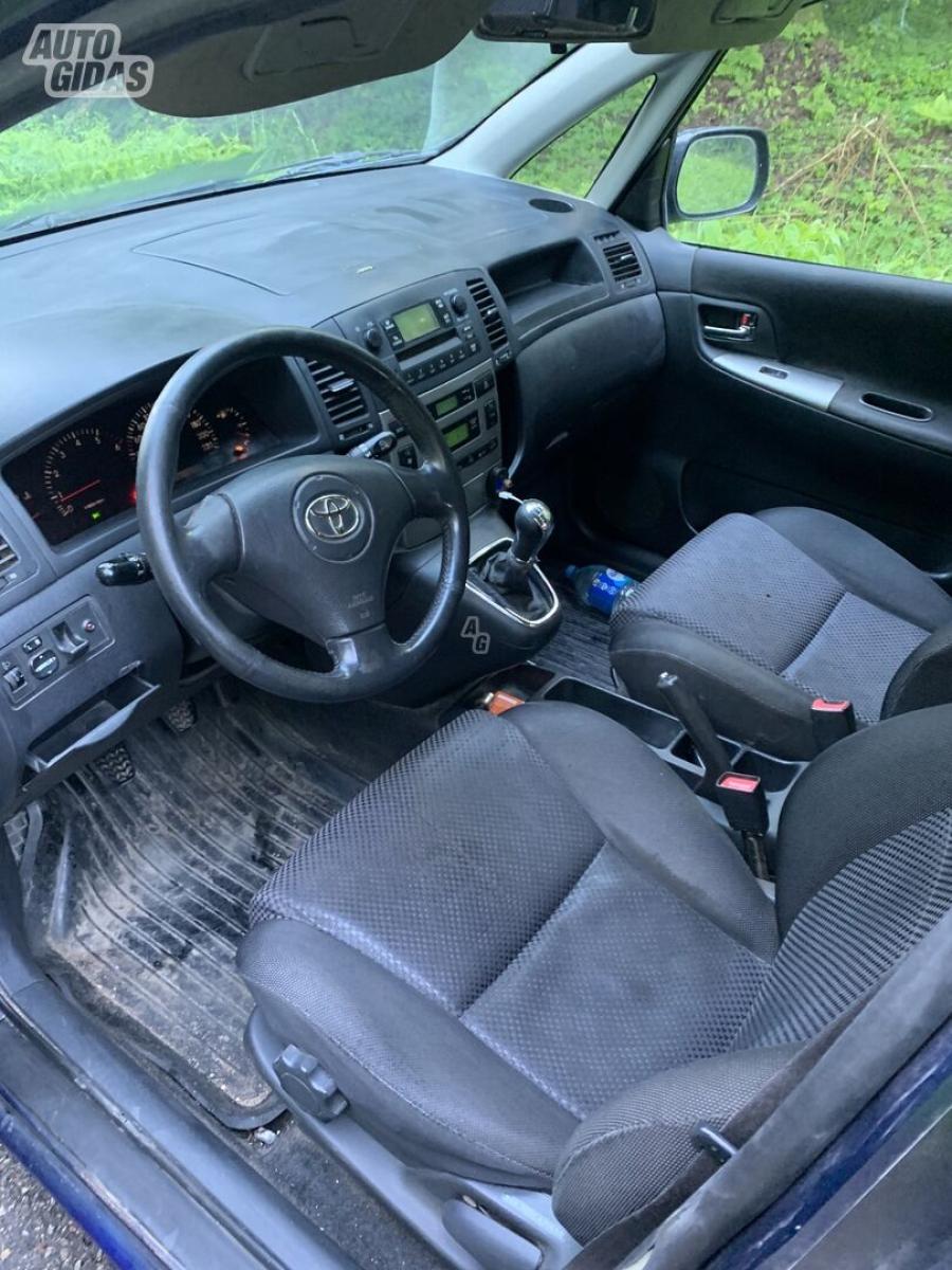 Zils Toyota Corolla Verso 2002 Kaišiadorys, ar dzinēja tilpumu 2.00 L un nobraukumu 257 tūkst. km par 899 €, foto 6 vietnē AUTOMOTO.COM.LV