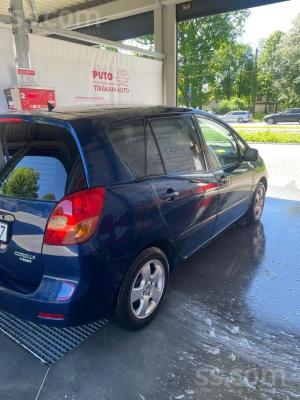 Zils Toyota Corolla Verso 2002 Rīga, ar dzinēja tilpumu 2.00 L un nobraukumu 320 tūkst. km par 1200 €, foto  vietnē AUTOMOTO.COM.LV