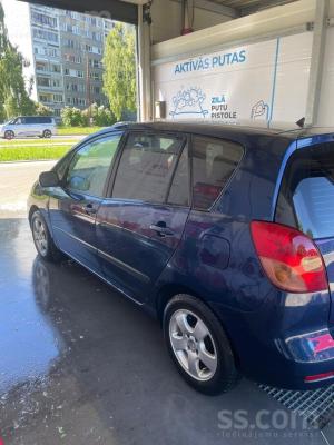 Zils Toyota Corolla Verso 2002 Rīga, ar dzinēja tilpumu 2.00 L un nobraukumu 320 tūkst. km par 1200 €, foto 3 vietnē AUTOMOTO.COM.LV