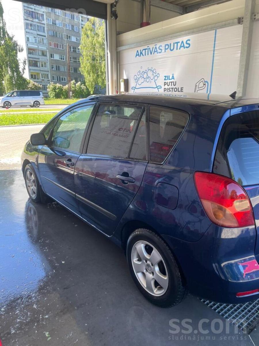 Zils Toyota Corolla Verso 2002 Rīga, ar dzinēja tilpumu 2.00 L un nobraukumu 320 tūkst. km par 1200 €, foto 3 vietnē AUTOMOTO.COM.LV