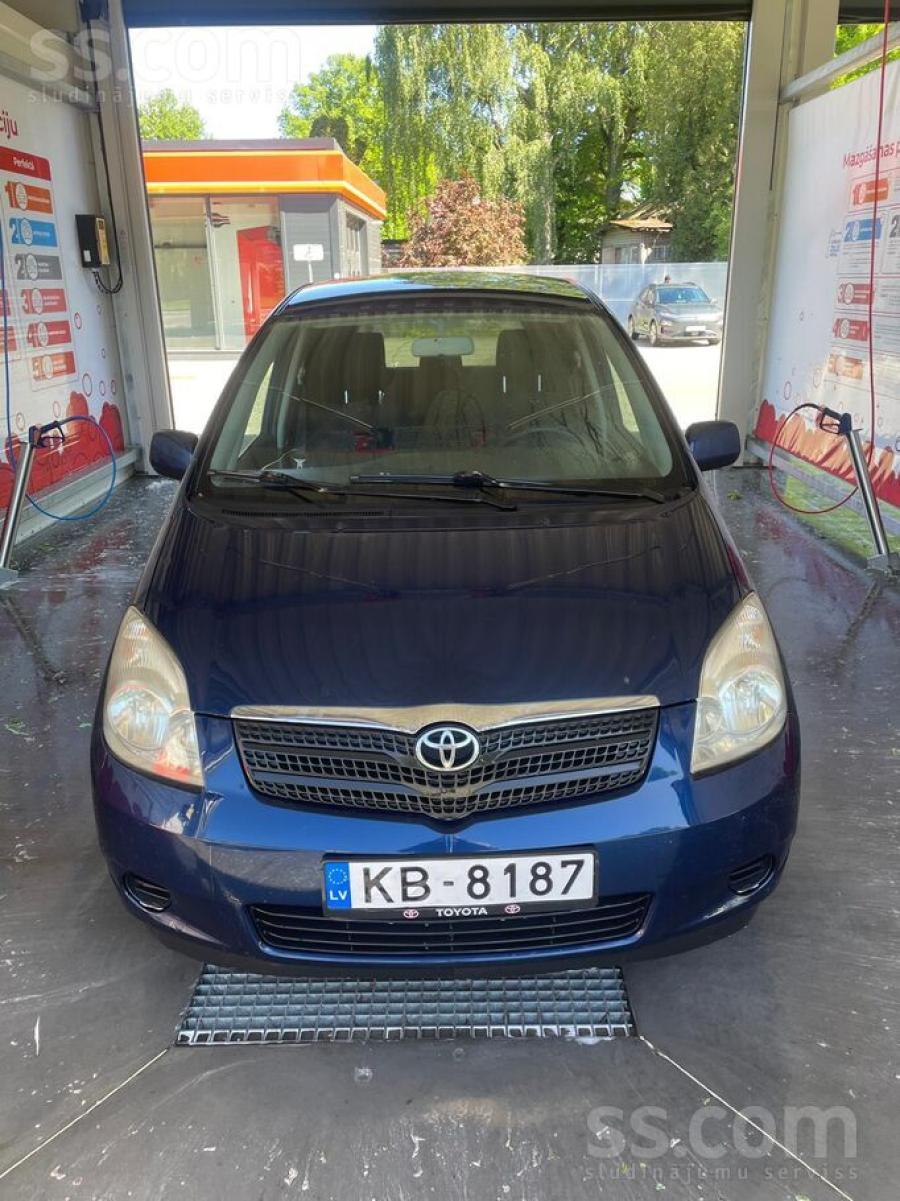 Zils Toyota Corolla Verso 2002 Rīga, ar dzinēja tilpumu 2.00 L un nobraukumu 320 tūkst. km par 1200 €, foto 5 vietnē AUTOMOTO.COM.LV