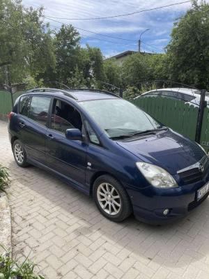 Zils Toyota Corolla Verso 2002 Viļņa, ar dzinēja tilpumu 2.00 L un nobraukumu 187 tūkst. km par 950 €, foto  vietnē AUTOMOTO.COM.LV