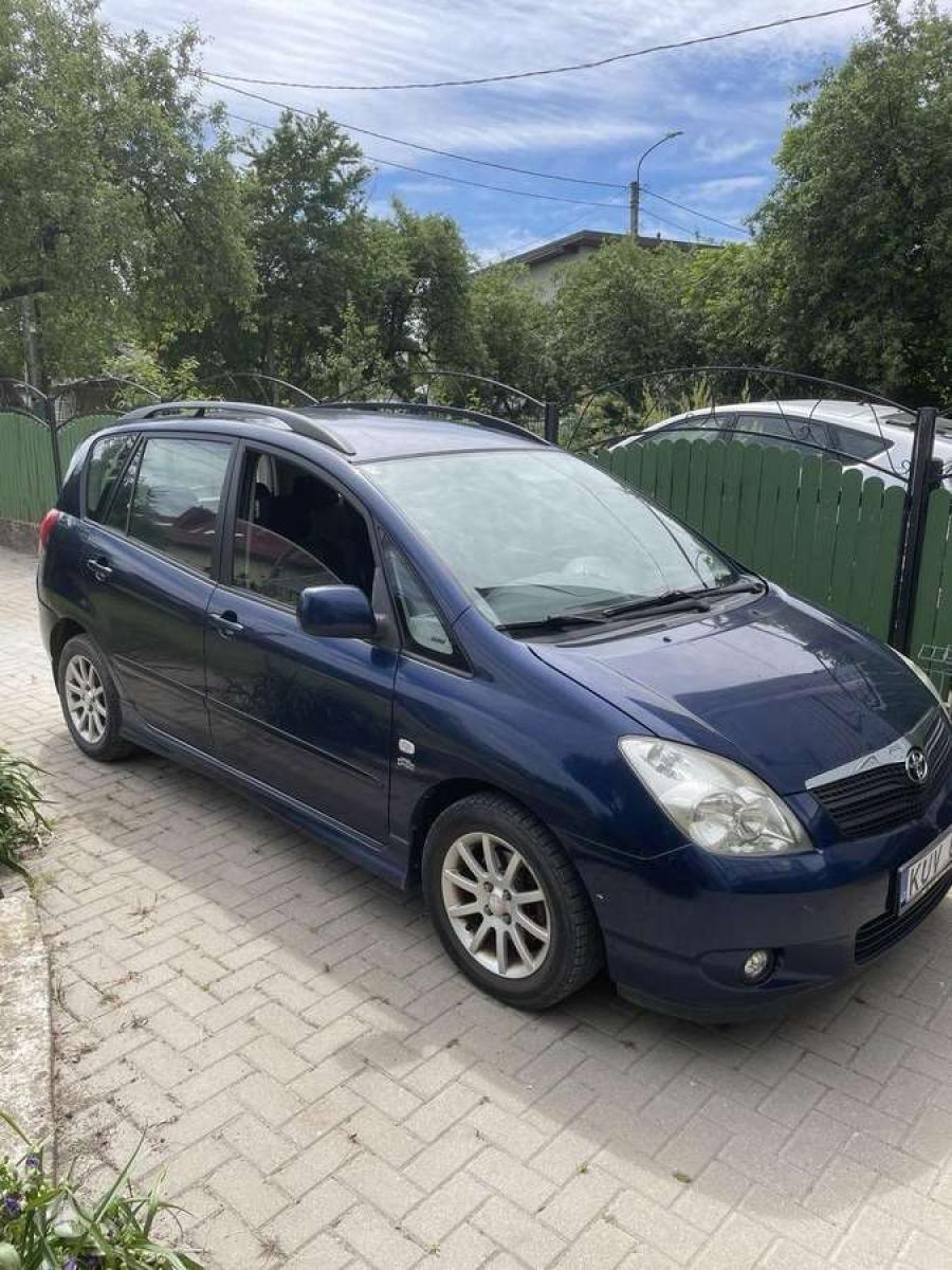 Zils Toyota Corolla Verso 2002 Viļņa, ar dzinēja tilpumu 2.00 L un nobraukumu 187 tūkst. km par 950 €, foto 1 vietnē AUTOMOTO.COM.LV