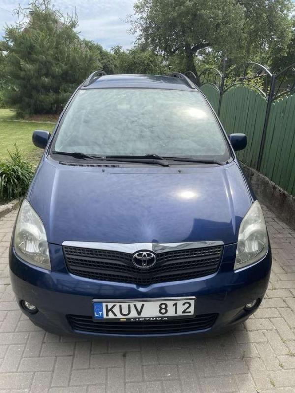 Toyota Corolla Verso 2002 in Vilnius on AUTOMOTO.COM.LV Blue Toyota Corolla Verso 2002 in Vilnius, with an engine capacity of 2.00 L and mileage of 187 thousand km for 950 €, photo 3 on AUTOMOTO.COM.LV
