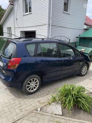 Zils Toyota Corolla Verso 2002 Viļņa, ar dzinēja tilpumu 2.00 L un nobraukumu 187 tūkst. km par 950 €, foto 4 vietnē AUTOMOTO.COM.LV