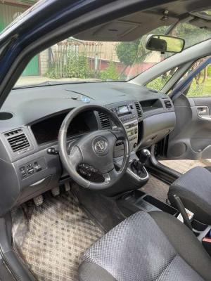 Zils Toyota Corolla Verso 2002 Viļņa, ar dzinēja tilpumu 2.00 L un nobraukumu 187 tūkst. km par 950 €, foto 7 vietnē AUTOMOTO.COM.LV