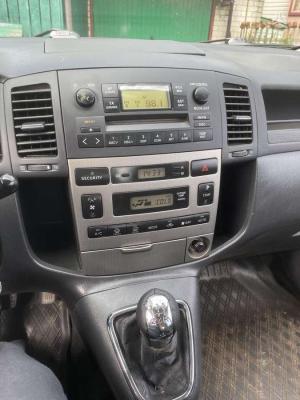 Zils Toyota Corolla Verso 2002 Viļņa, ar dzinēja tilpumu 2.00 L un nobraukumu 187 tūkst. km par 950 €, foto 8 vietnē AUTOMOTO.COM.LV
