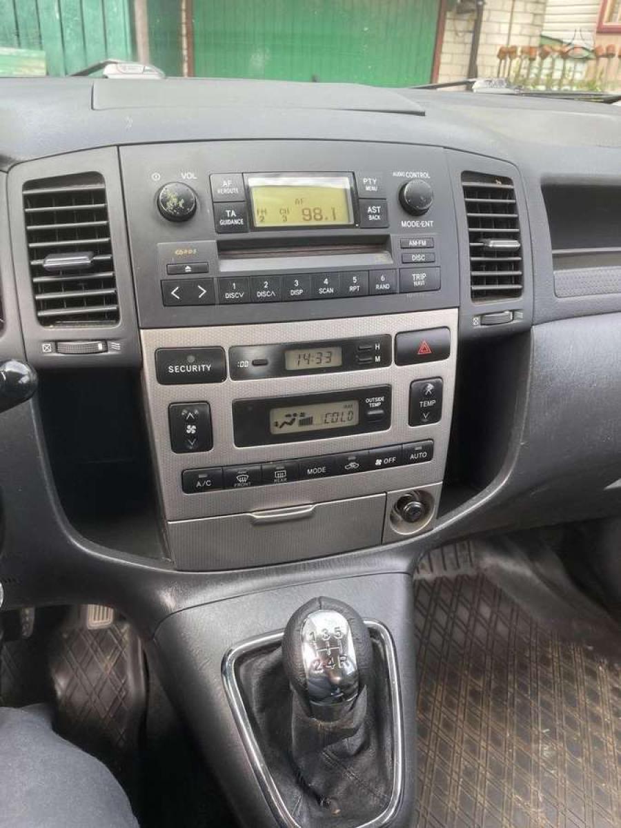 Zils Toyota Corolla Verso 2002 Viļņa, ar dzinēja tilpumu 2.00 L un nobraukumu 187 tūkst. km par 950 €, foto 8 vietnē AUTOMOTO.COM.LV
