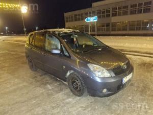 Zils Toyota Corolla Verso 2003 Cēsis, ar dzinēja tilpumu 1.60 L un nobraukumu 326 tūkst. km par 950 €, foto  vietnē AUTOMOTO.COM.LV