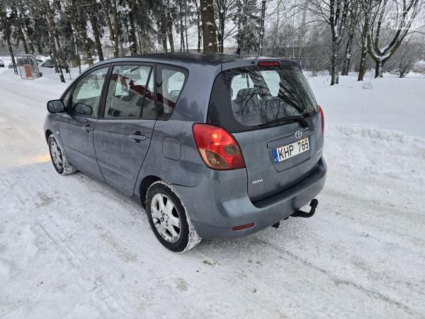 Blue Toyota Corolla Verso 2003 in Radviliskis, with an engine capacity of 2.00 L and mileage of 398 thousand km for 1290 €, photo 4 on AUTOMOTO.COM.LV