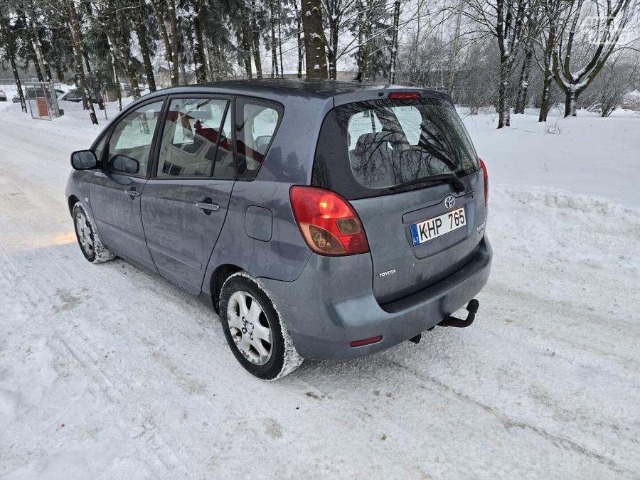 Blue Toyota Corolla Verso 2003 in Radviliskis, with an engine capacity of 2.00 L and mileage of 398 thousand km for 1290 €, photo 4 on AUTOMOTO.COM.LV