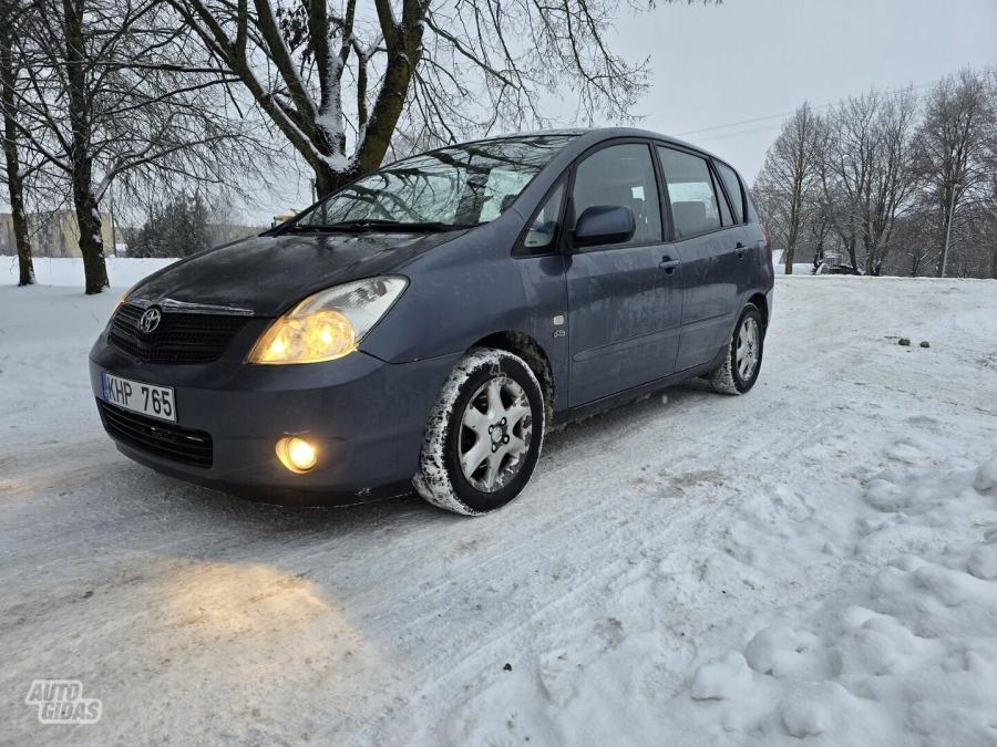 Blue Toyota Corolla Verso 2003 in Radviliskis, with an engine capacity of 2.00 L and mileage of 398 thousand km for 1290 €, photo 5 on AUTOMOTO.COM.LV