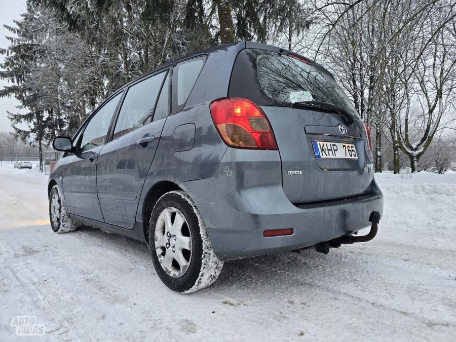 Blue Toyota Corolla Verso 2003 in Radviliskis, with an engine capacity of 2.00 L and mileage of 398 thousand km for 1290 €, photo 8 on AUTOMOTO.COM.LV