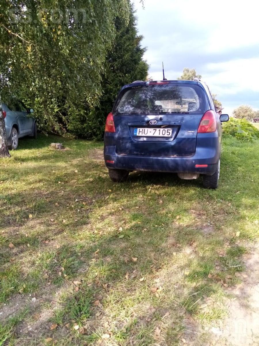 Zils Toyota Corolla Verso 2003 Krāslava, ar dzinēja tilpumu 2.00 L un nobraukumu 416 tūkst. km par 350 €, foto 3 vietnē AUTOMOTO.COM.LV