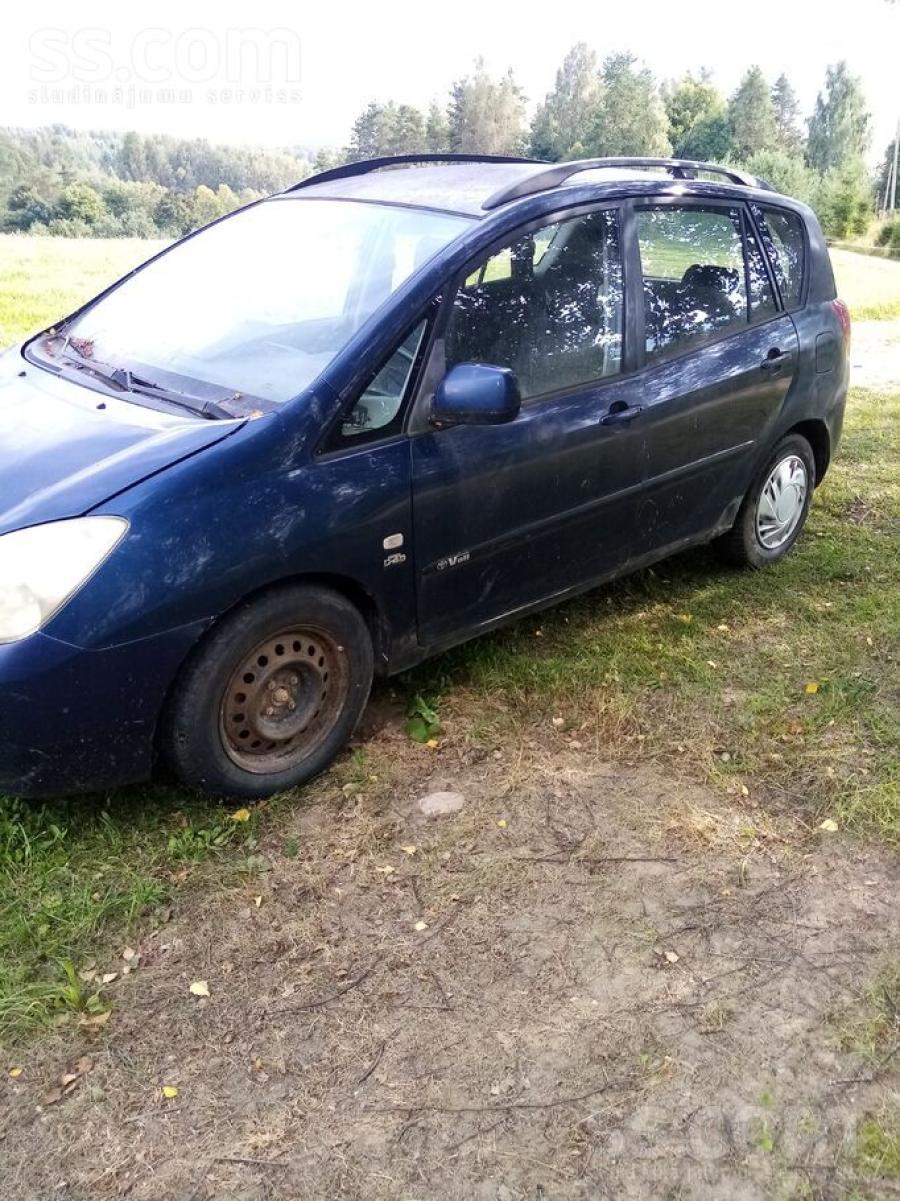 Zils Toyota Corolla Verso 2003 Krāslava, ar dzinēja tilpumu 2.00 L un nobraukumu 416 tūkst. km par 350 €, foto 4 vietnē AUTOMOTO.COM.LV