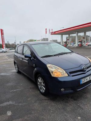 Blue Toyota Corolla Verso 2004 in Vilnius, with an engine capacity of 1.80 L and mileage of 293 thousand km for 2200 €, photo 3 on AUTOMOTO.COM.LV