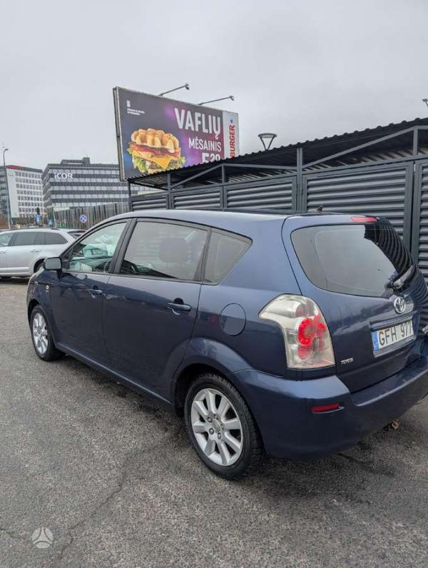 Blue Toyota Corolla Verso 2004 in Vilnius, with an engine capacity of 1.80 L and mileage of 293 thousand km for 2200 €, photo 4 on AUTOMOTO.COM.LV