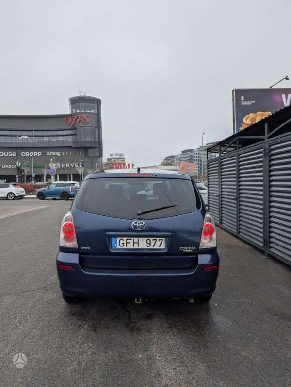 Blue Toyota Corolla Verso 2004 in Vilnius, with an engine capacity of 1.80 L and mileage of 293 thousand km for 2200 €, photo 6 on AUTOMOTO.COM.LV