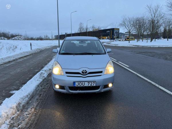 Zils Toyota Corolla Verso 2004 Viļņa, ar dzinēja tilpumu 1.79 L un nobraukumu 160 tūkst. km par 2450 €, foto 5 vietnē AUTOMOTO.COM.LV