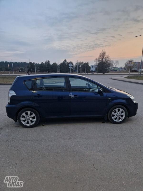 Blue Toyota Corolla Verso 2004 in Ukmerge, with an engine capacity of 1.60 L and mileage of 308 thousand km for 2500 €, photo 10 on AUTOMOTO.COM.LV