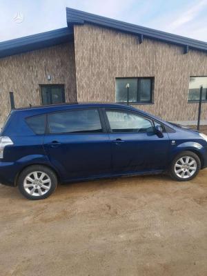 Zils Toyota Corolla Verso 2004 Kauņa, ar dzinēja tilpumu 1.80 L un nobraukumu 298 tūkst. km par 1950 €, foto  vietnē AUTOMOTO.COM.LV
