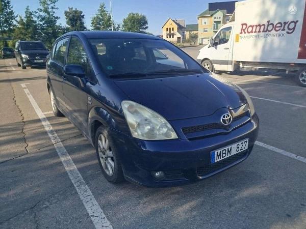 Zils Toyota Corolla Verso 2004 Panevēža, ar dzinēja tilpumu 2.00 L un nobraukumu 299 tūkst. km par 1200 €, foto 2 vietnē AUTOMOTO.COM.LV