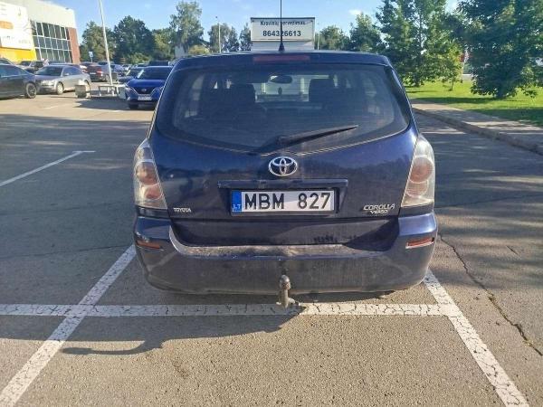Zils Toyota Corolla Verso 2004 Panevēža, ar dzinēja tilpumu 2.00 L un nobraukumu 299 tūkst. km par 1200 €, foto 4 vietnē AUTOMOTO.COM.LV