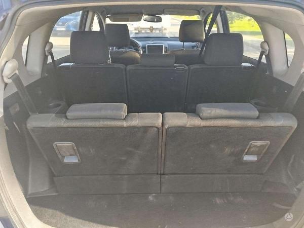 Zils Toyota Corolla Verso 2004 Panevēža, ar dzinēja tilpumu 2.00 L un nobraukumu 299 tūkst. km par 1200 €, foto 6 vietnē AUTOMOTO.COM.LV