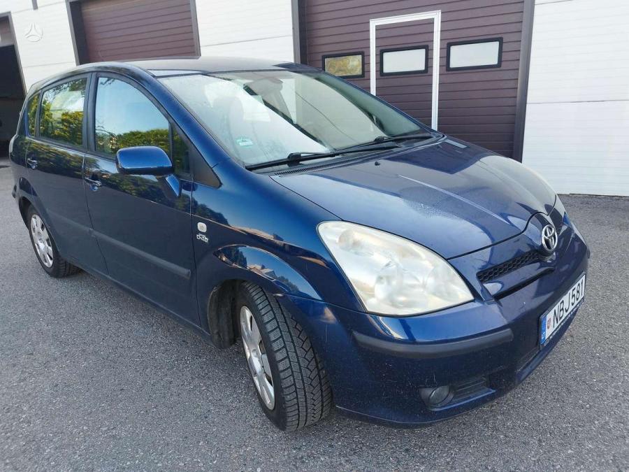 Blue Toyota Corolla Verso 2004 in Utena, with an engine capacity of 2.00 L and mileage of 281 thousand km for 1250 €, photo 3 on AUTOMOTO.COM.LV
