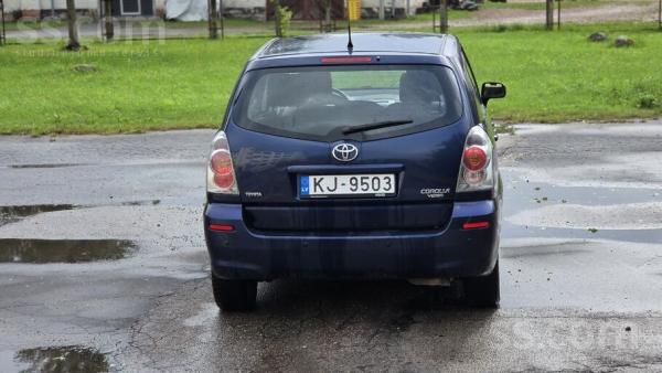 Blue Toyota Corolla Verso 2004 in Jelgava, with an engine capacity of 1.80 L and mileage of 202 thousand km for 2100 €, photo 3 on AUTOMOTO.COM.LV