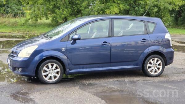 Blue Toyota Corolla Verso 2004 in Jelgava, with an engine capacity of 1.80 L and mileage of 202 thousand km for 2100 €, photo 4 on AUTOMOTO.COM.LV