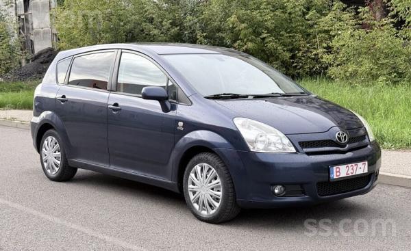Blue Toyota Corolla Verso 2004 in Daugavpils, with an engine capacity of 2.00 L and mileage of 242 thousand km for 1490 €, photo 3 on AUTOMOTO.COM.LV