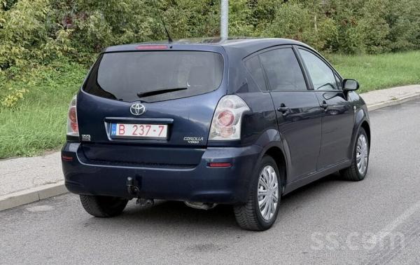 Blue Toyota Corolla Verso 2004 in Daugavpils, with an engine capacity of 2.00 L and mileage of 242 thousand km for 1490 €, photo 4 on AUTOMOTO.COM.LV