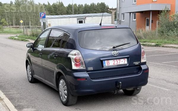 Blue Toyota Corolla Verso 2004 in Daugavpils, with an engine capacity of 2.00 L and mileage of 242 thousand km for 1490 €, photo 5 on AUTOMOTO.COM.LV
