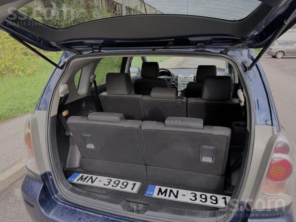 Blue Toyota Corolla Verso 2004 in Daugavpils, with an engine capacity of 2.00 L and mileage of 242 thousand km for 1490 €, photo 6 on AUTOMOTO.COM.LV