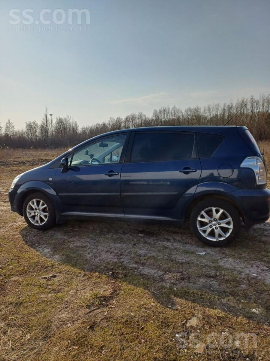 Blue Toyota Corolla Verso 2005 in Liepaja, with an engine capacity of 1.80 L and mileage of 295 thousand km for 1350 €, photo 2 on AUTOMOTO.COM.LV