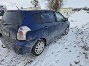 Blue Toyota Corolla Verso 2005 in Vilnius, with an engine capacity of 1.80 L and mileage of 305 thousand km for 800 €, photo 4 on AUTOMOTO.COM.LV