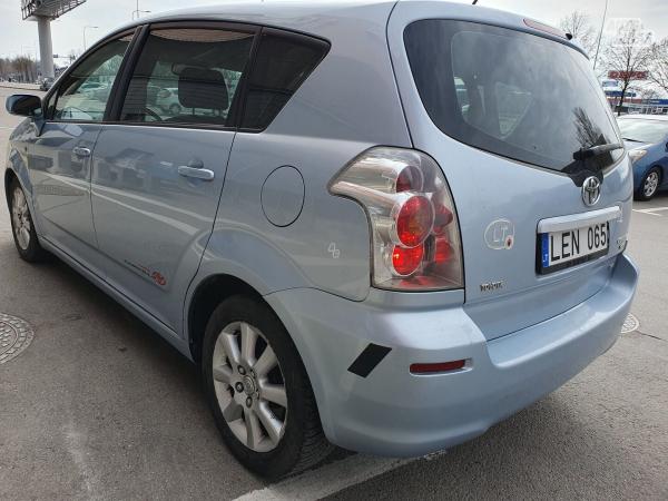 Zils Toyota Corolla Verso 2005 Šauļi, ar dzinēja tilpumu 2.20 L un nobraukumu 313 tūkst. km par 1750 €, foto 2 vietnē AUTOMOTO.COM.LV