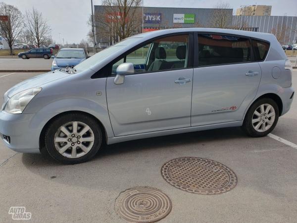 Zils Toyota Corolla Verso 2005 Šauļi, ar dzinēja tilpumu 2.20 L un nobraukumu 313 tūkst. km par 1750 €, foto 8 vietnē AUTOMOTO.COM.LV