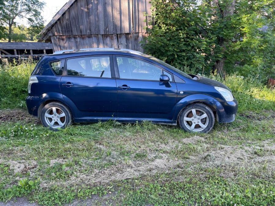 Blue Toyota Corolla Verso 2005 in Cesis, with an engine capacity of 2.00 L and mileage of 0 thousand km for 400 €, photo 1 on AUTOMOTO.COM.LV